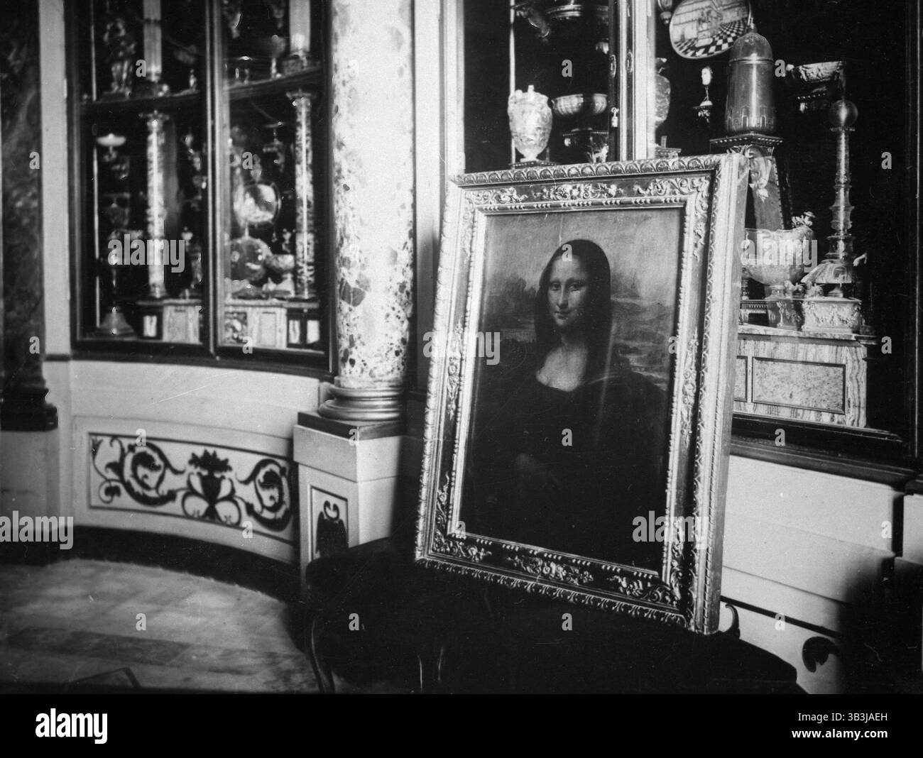 The stolen painting Mona Lisa just recovered, Florence, Italy 1913 ...
