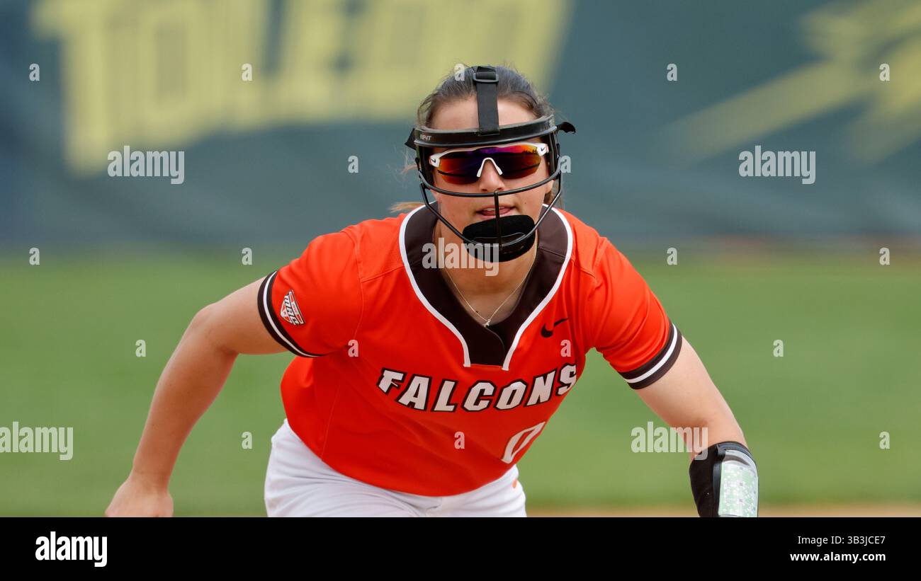 Bowling Green third baseman Addie Martin (0) in the field against the ...