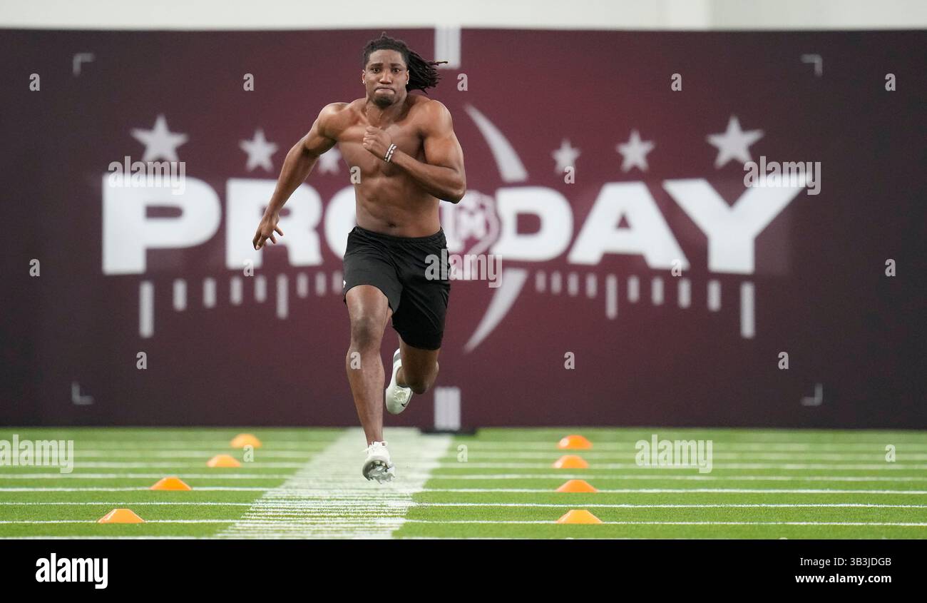 Texas A&M linebacker Solomon DeShields runs the 40-yard dash during the ...