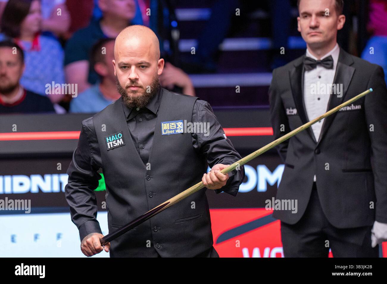 Sheffield, UK. 29th Apr, 2025. Luca Brecel during the 2025 Halo World ...
