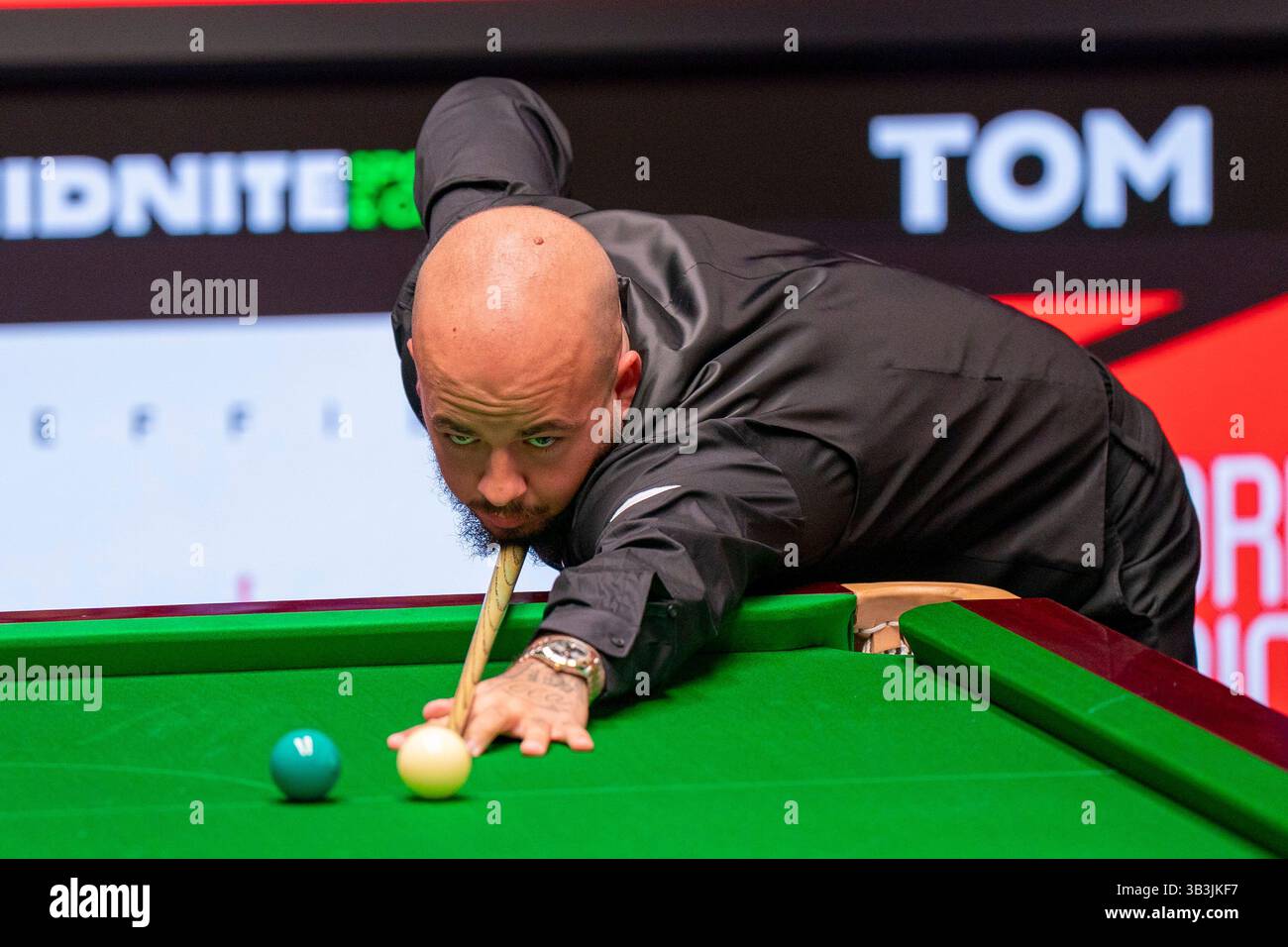 Sheffield, UK. 29th Apr, 2025. Luca Brecel during the 2025 Halo World ...