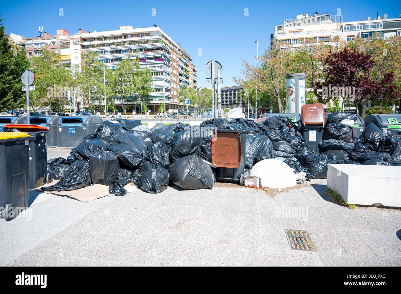 Pile waste on pavement hi-res stock photography and images - Alamy