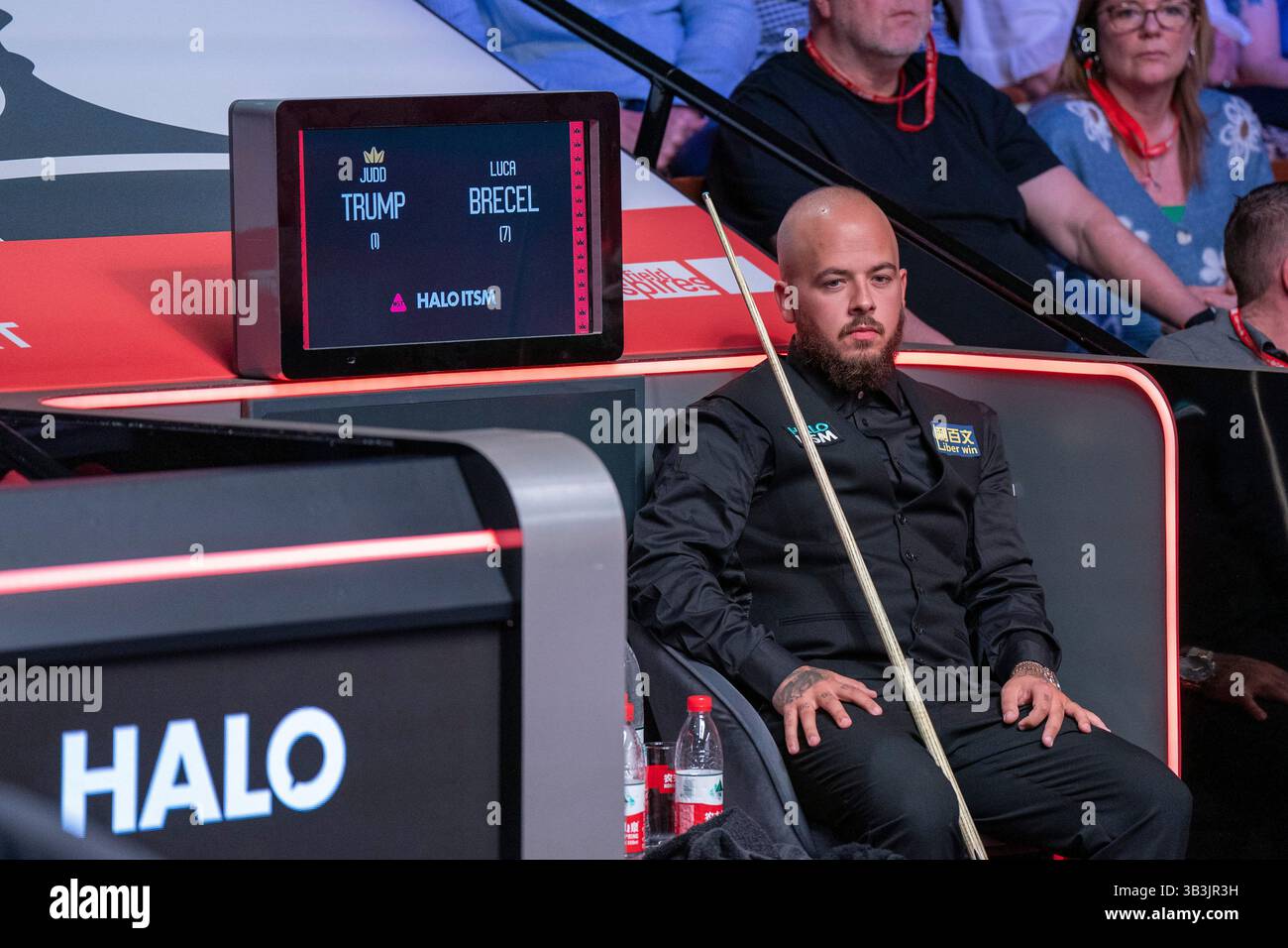 Sheffield, UK. 29th Apr, 2025. Luca Brecel during the 2025 Halo World ...