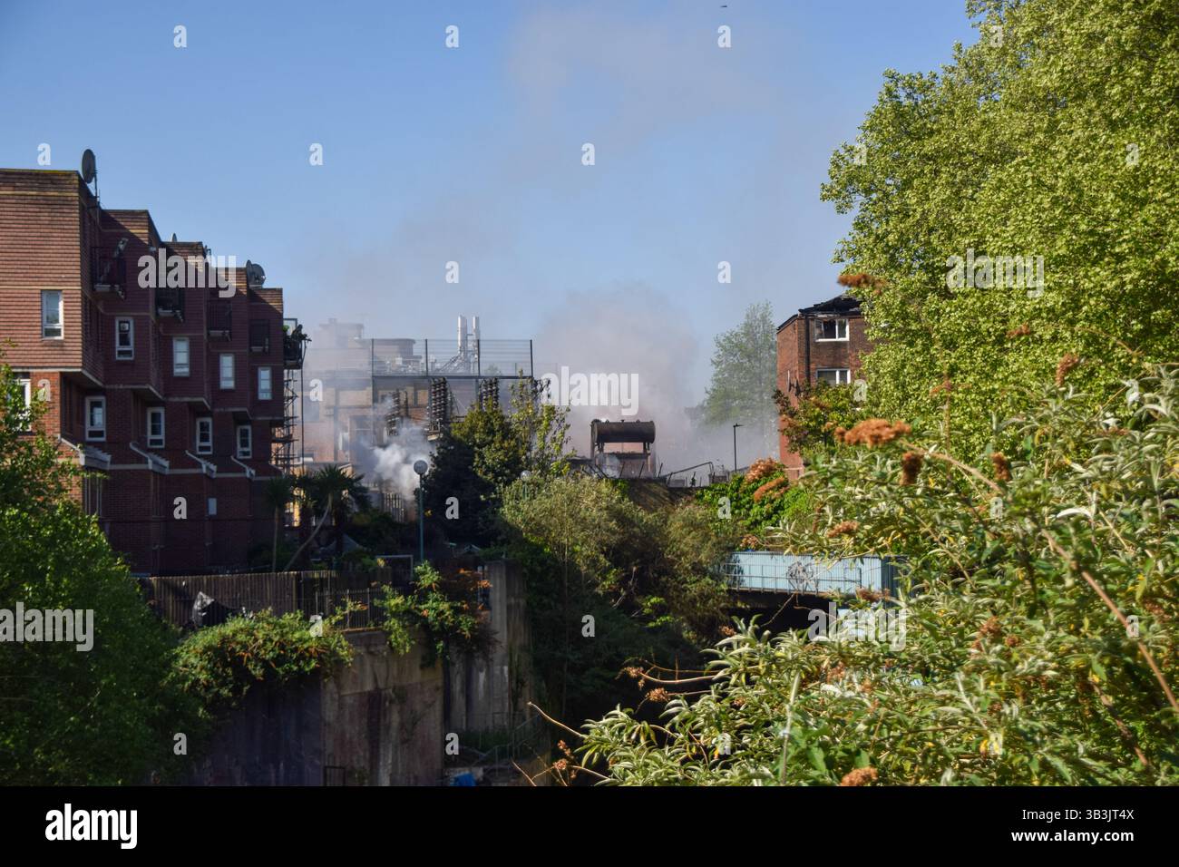 London, UK. 29th Apr, 2025. Smoke billows after a fire broke out at an ...