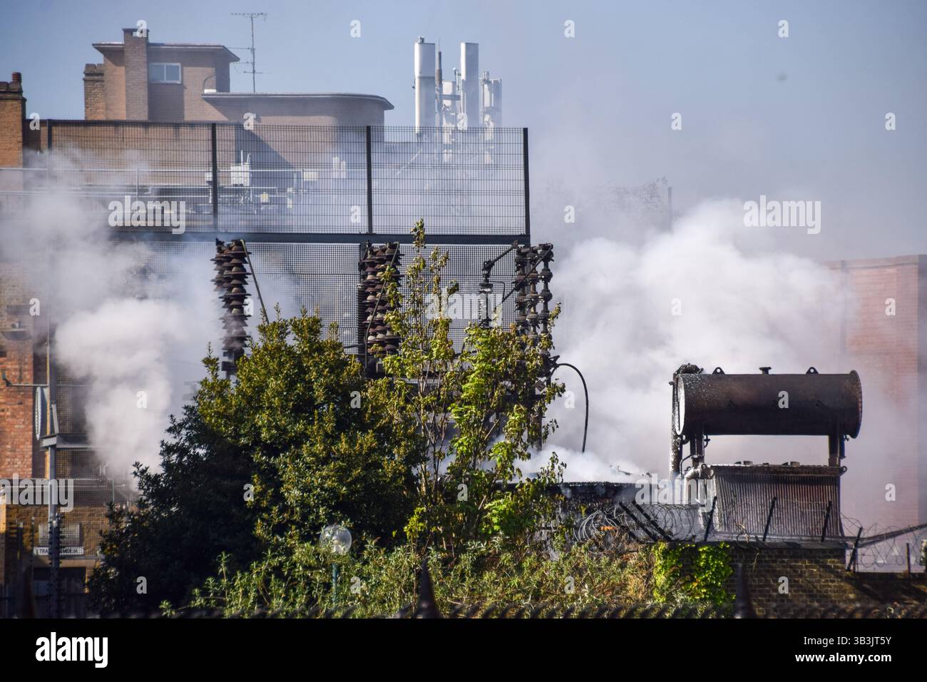 London, UK. 29th Apr, 2025. Smoke billows after a fire broke out at an ...