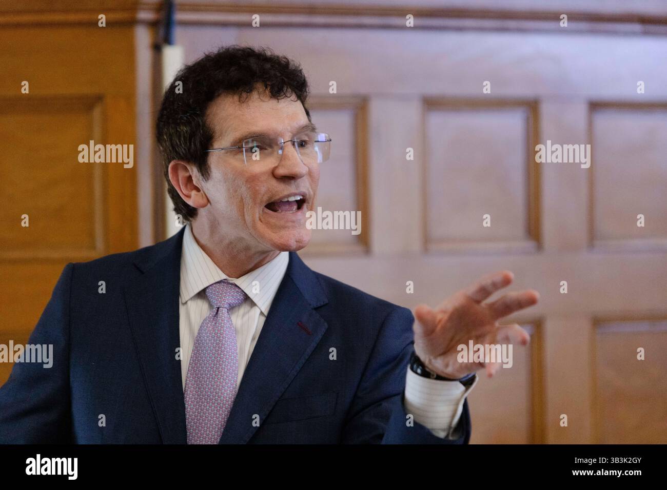 Defense attorney Robert Alessi cross-examines Ian Whiffin during Karen ...