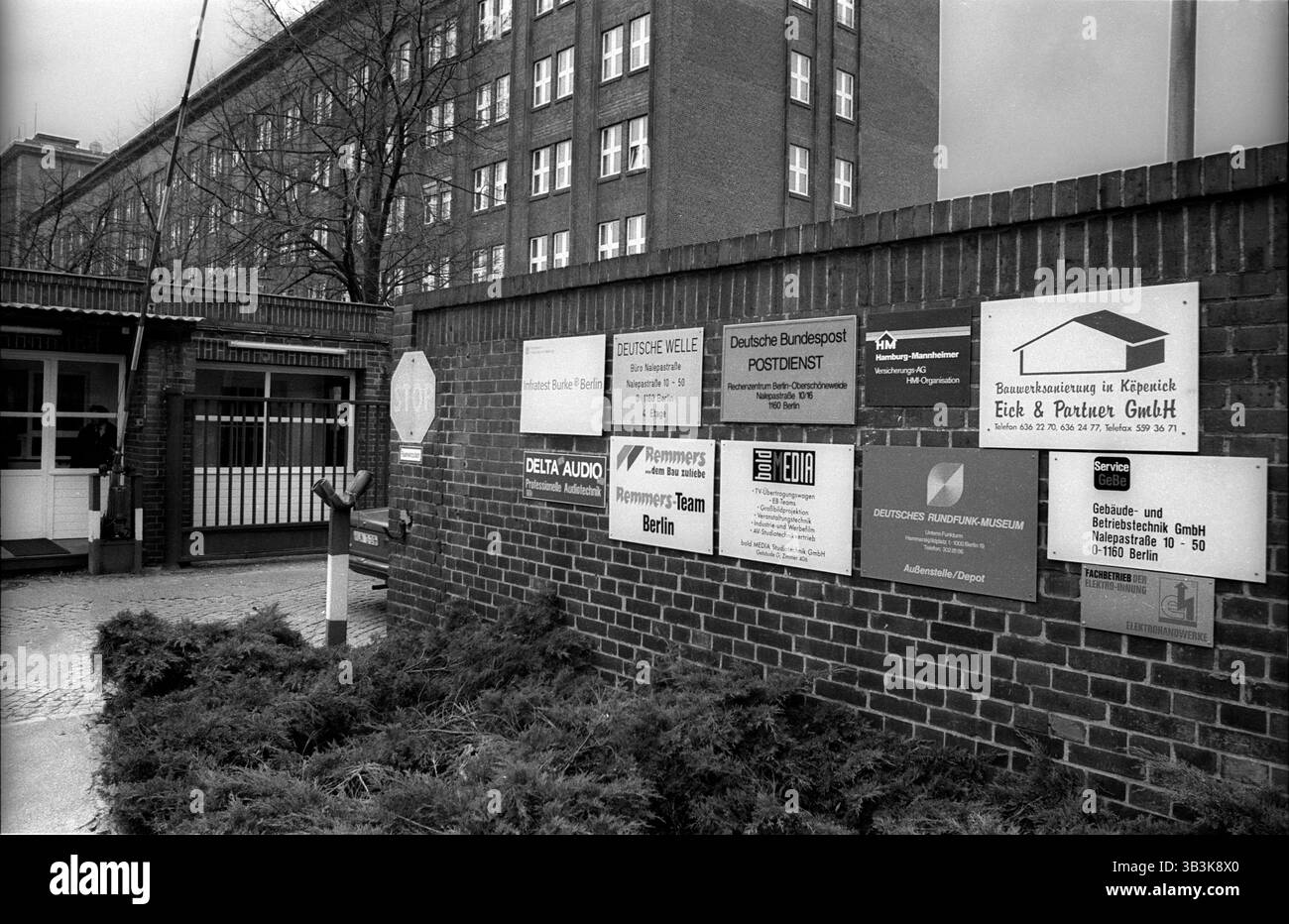 Funkhaus Nalepastraße Deutschland, Berlin, 23.03.1992, Mauer mit neuen ...