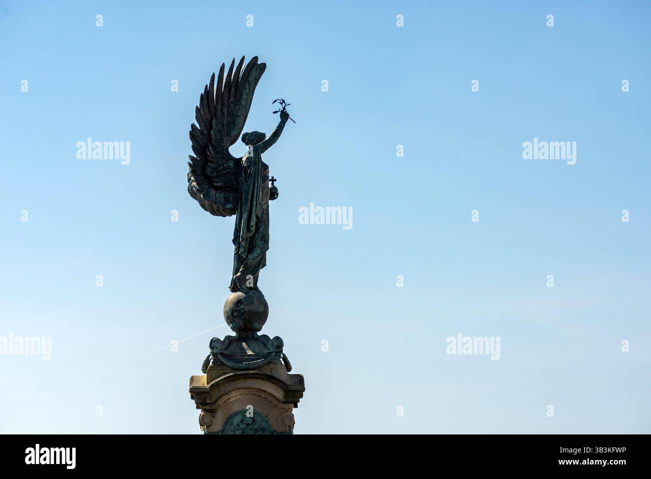 Brighton, April 29th 2025: The Peace Statue in Hove Credit: Andrew ...
