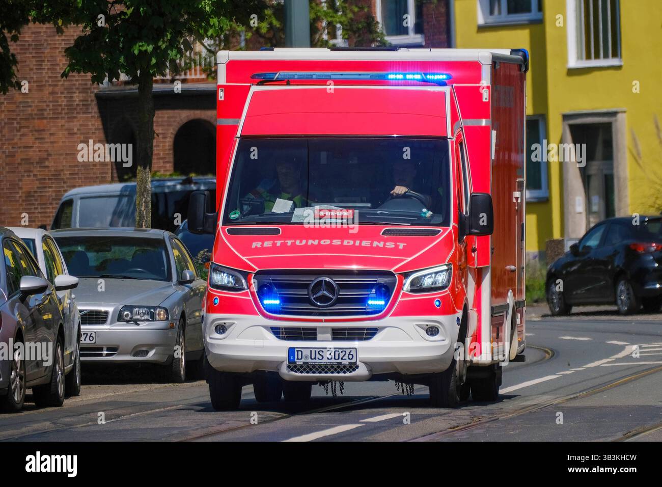 Düsseldorf 29.04.2025 Rettungswagen Rettungsdienst ...