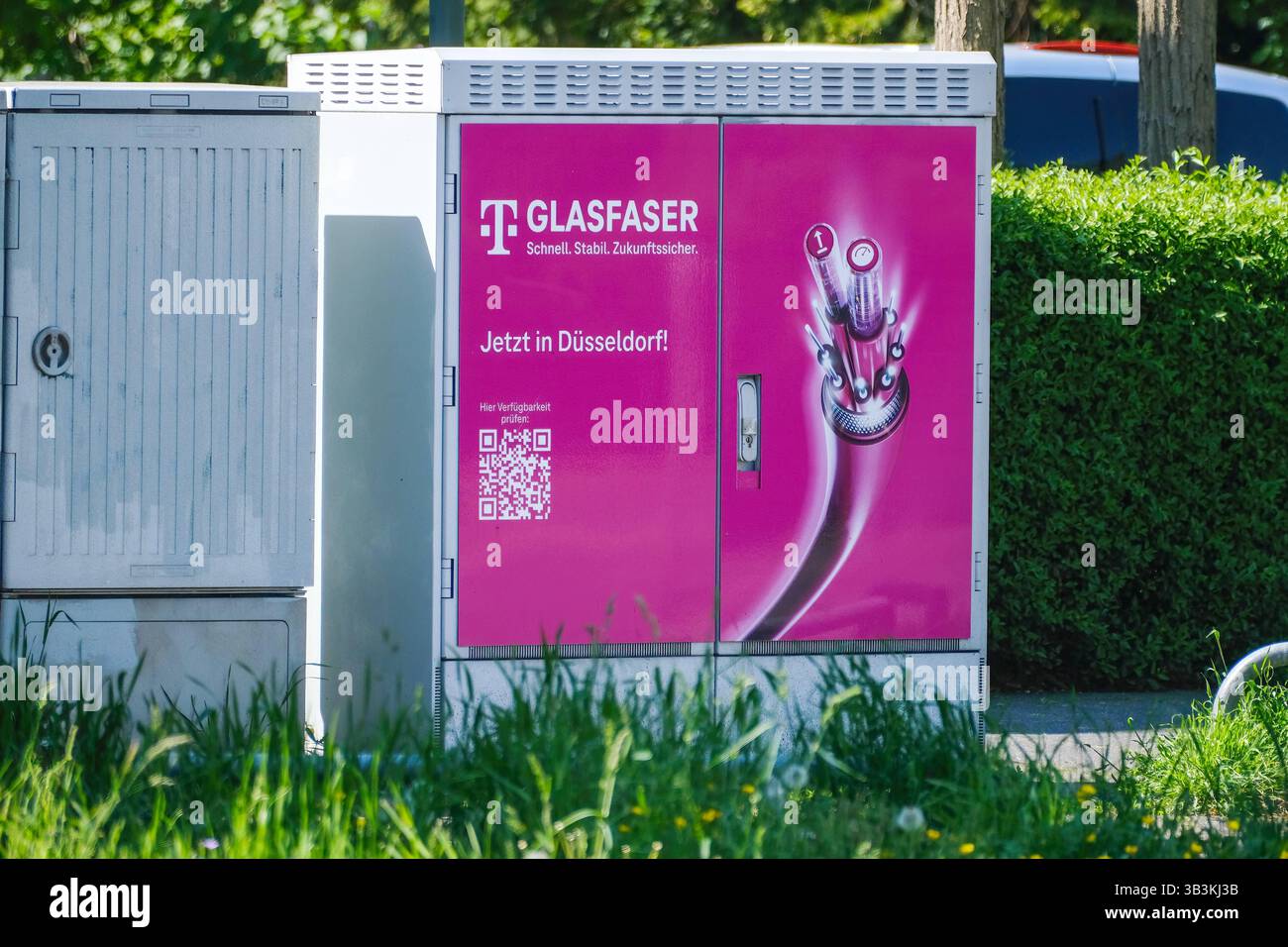 Düsseldorf 29.04.2025 Telekom Magenta Glasfaserausbau ...