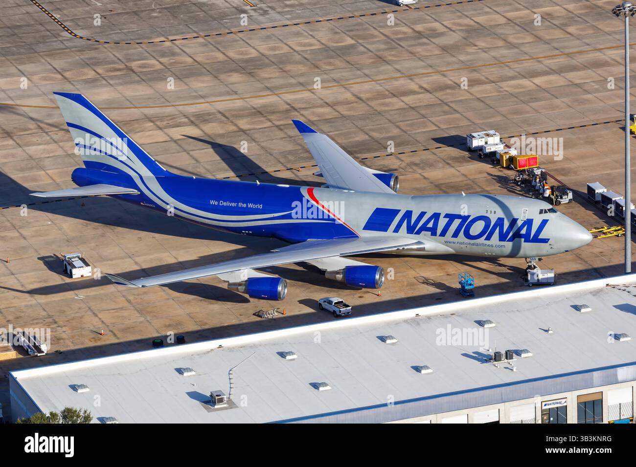 Luftbild National Airlines Boeing 747-400FSCD Flugzeug Flughafen ...