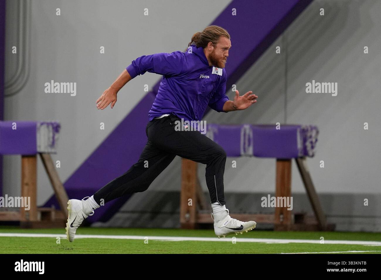 Minnesota Vikings tight end T.J. Hockenson (87) takes part in drills ...