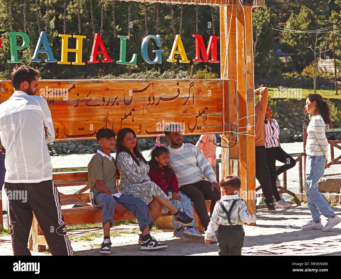 Srinagar, Jammu And Kashmir, India. 28th Apr, 2025. Tourists return famous tourist destination ...