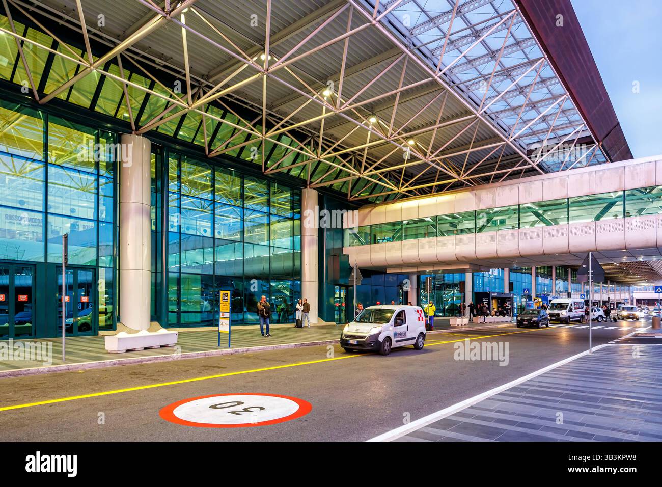 Flughafen Fiumicino International Airport Terminal 1 in Rom, Italien ...