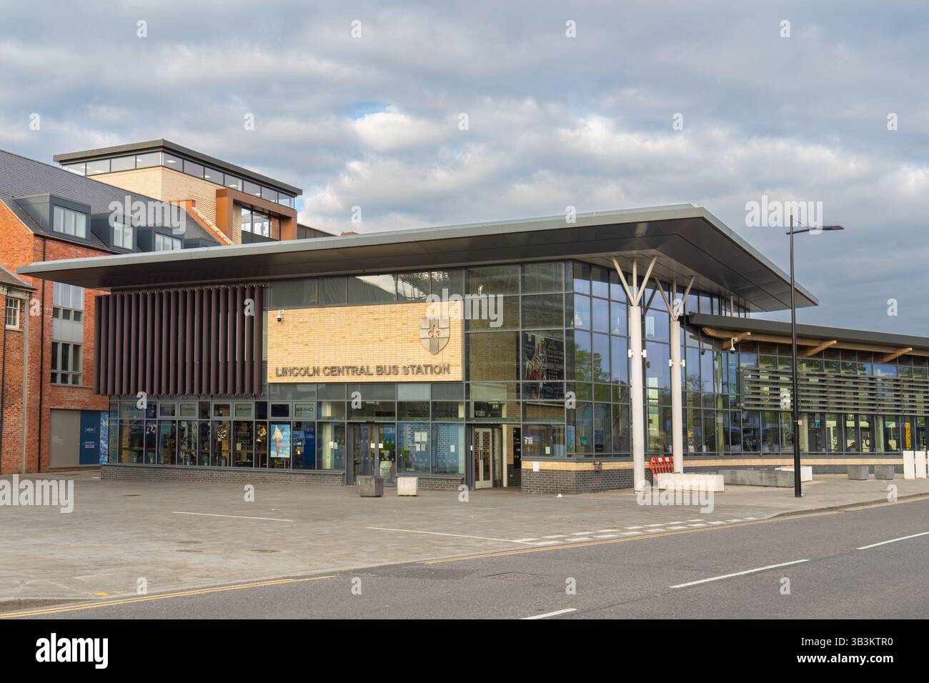 Lincoln Central Bus Station Stock Photo - Alamy