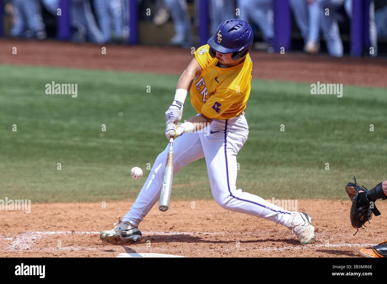 Baton Rouge, LA, USA. 27th Apr, 2025. LSU's Jake Brown (7) tries for a ...