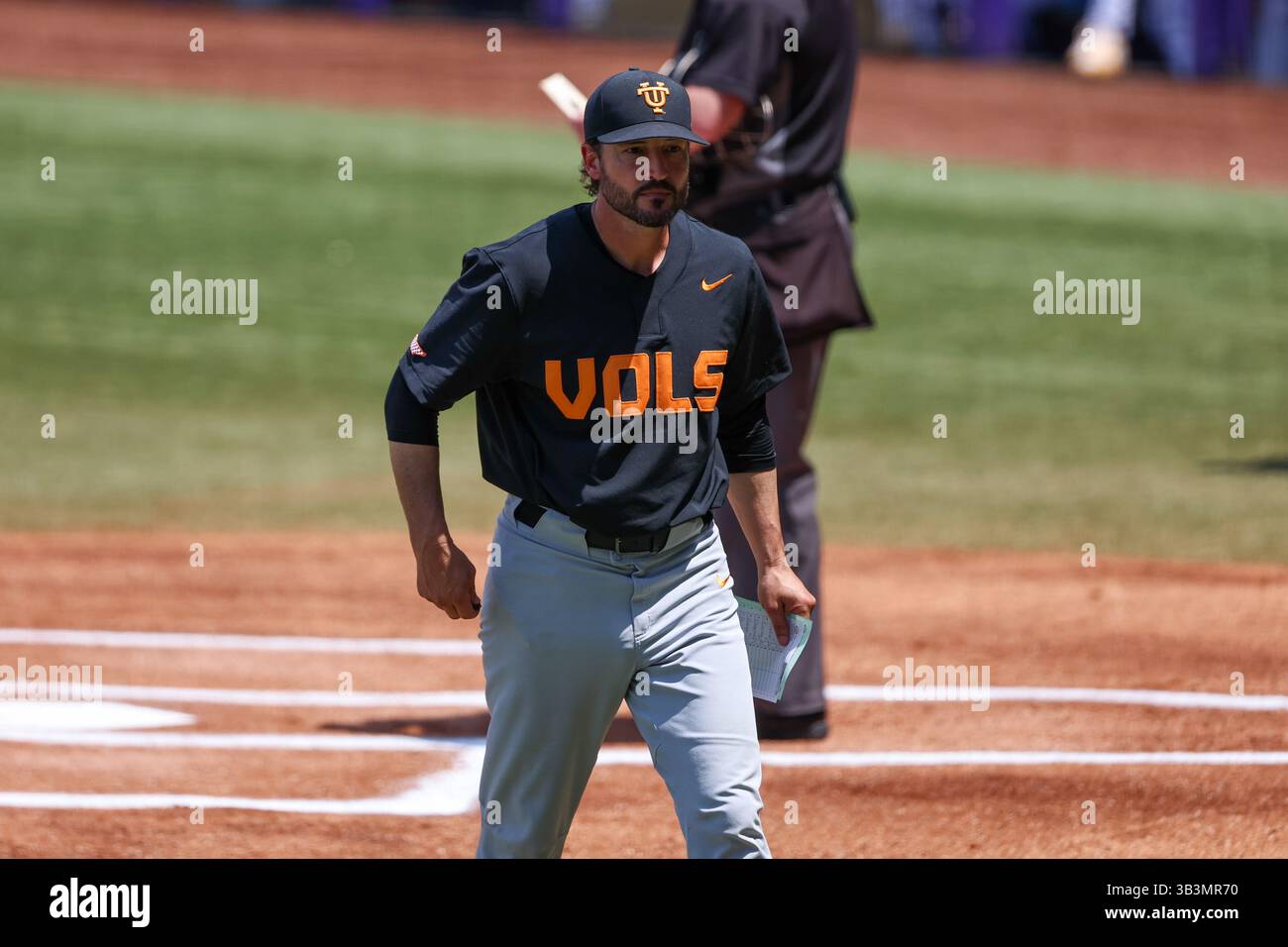 Baton Rouge, LA, USA. 27th Apr, 2025. Tennessee Head Coach Tony Vitello ...
