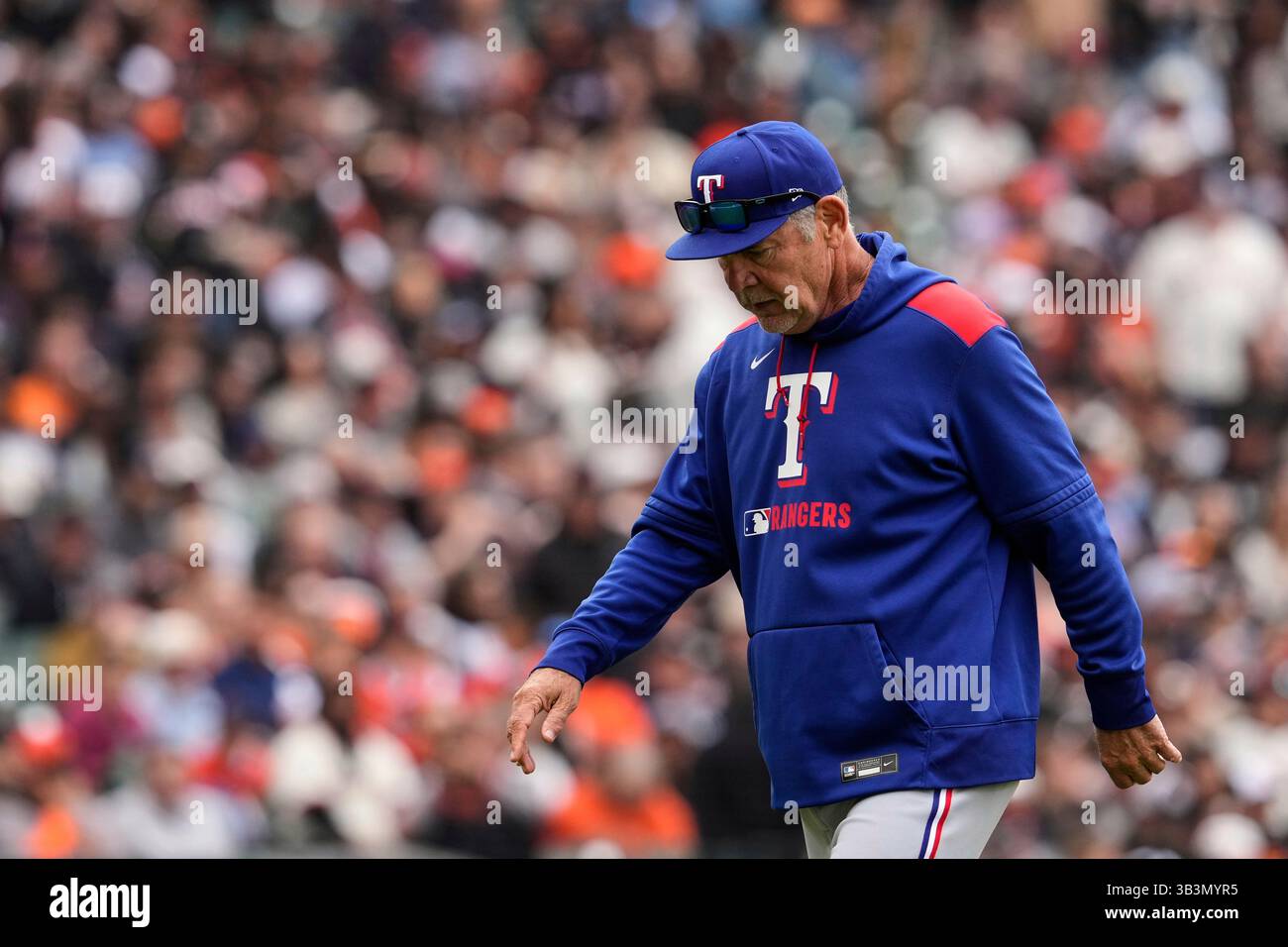 Texas Rangers manager Bruce Bochy walks to the dugout after visiting ...