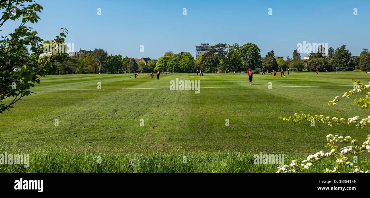 Oxford, England, UK, 29th April 2025. UK Weather: hot sunshine. The ...