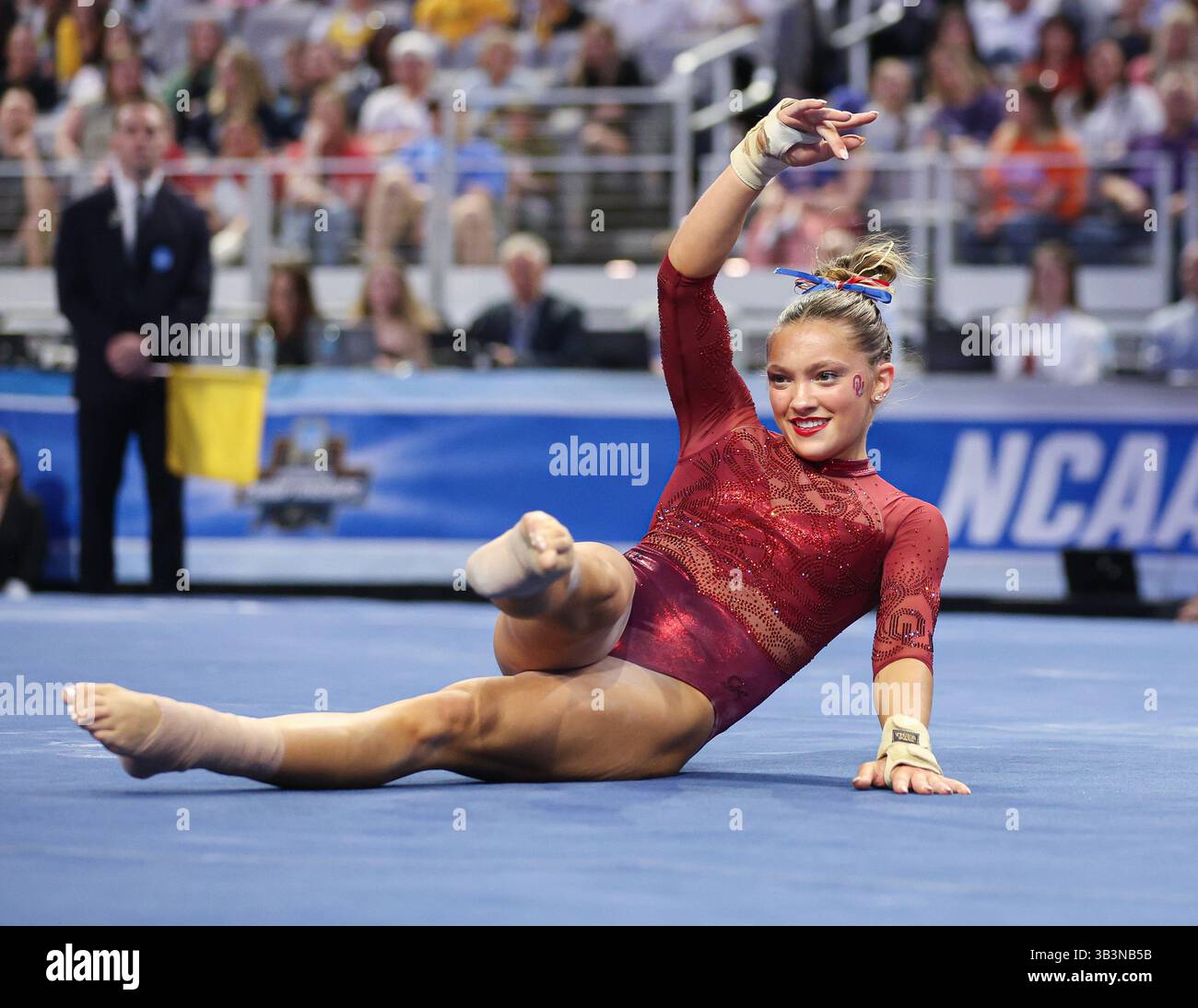 April 19, 2025: Oklahoma's Elle Mueller on the foor exercise during the ...