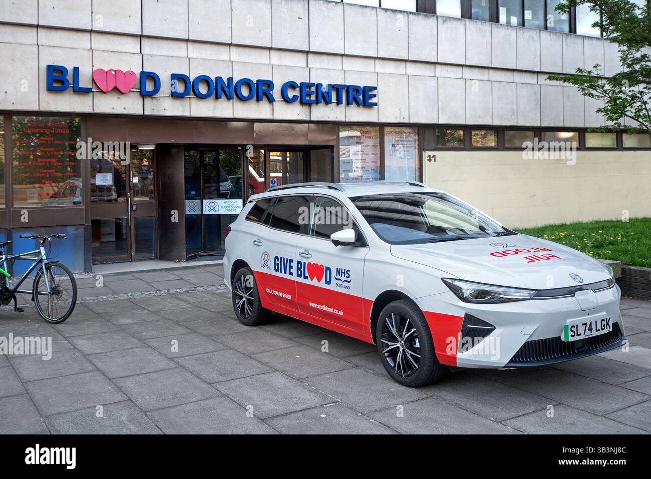 Entrance to the Blood Donor Centre at Lauriston Place, Edinburgh ...