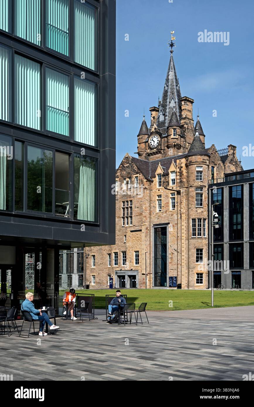 Contrasting architecture of the Edinburgh Futures Institute and modern ...