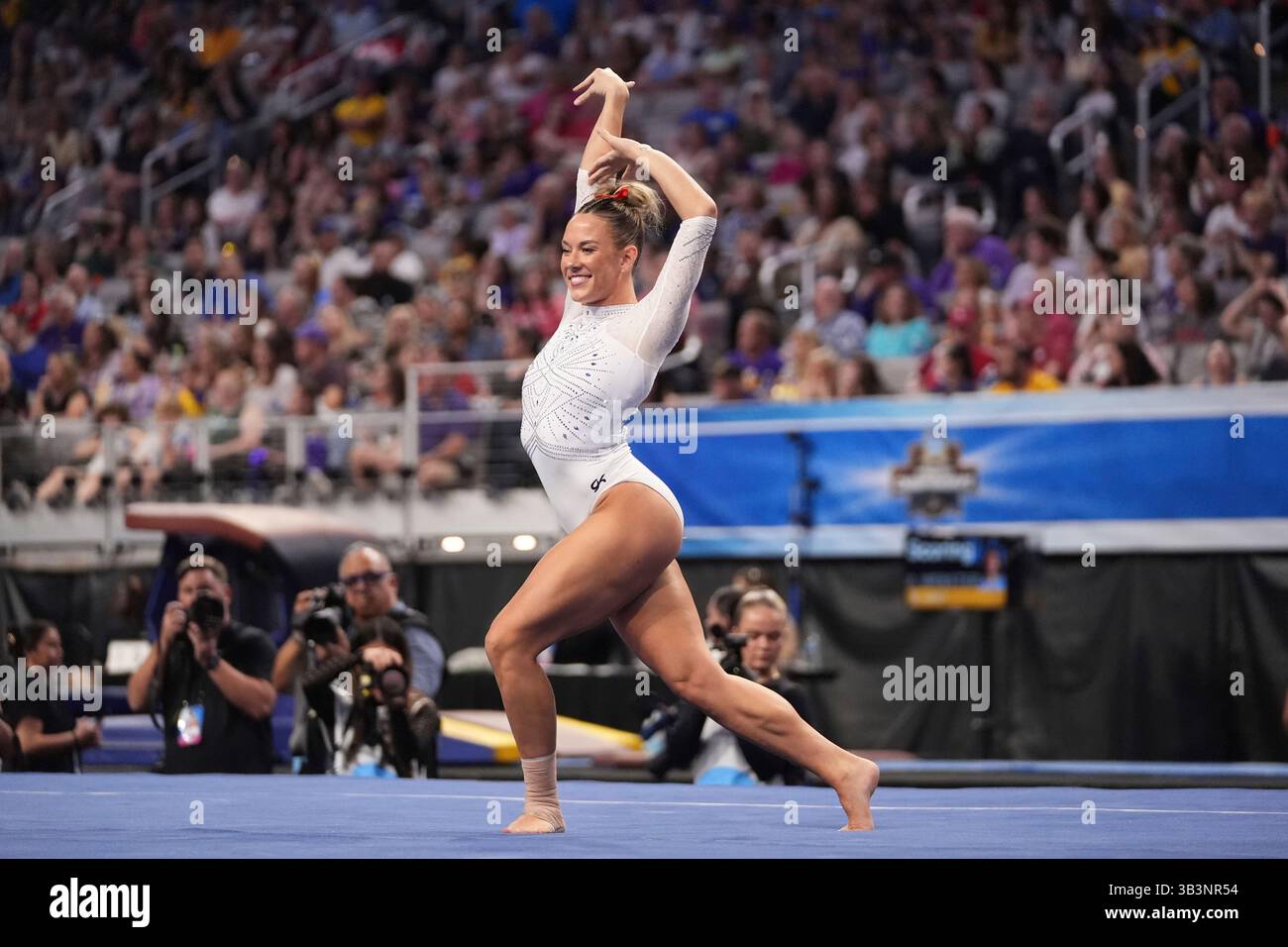 Utah's Jaylene Gilstrap competes on the floor exercise during the NCAA ...