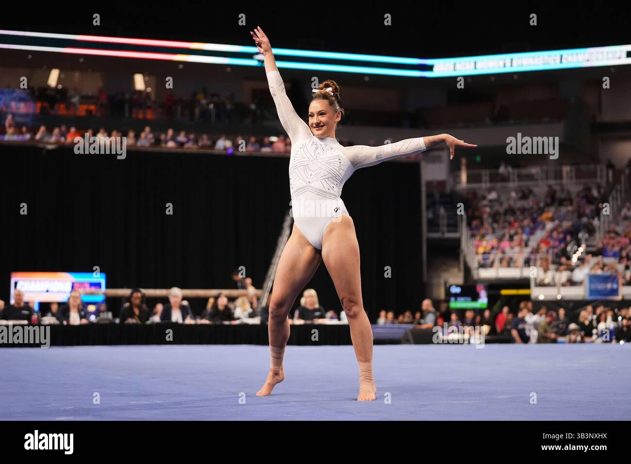 Utah's Makenna Smith competes on the floor exercise during the NCAA ...