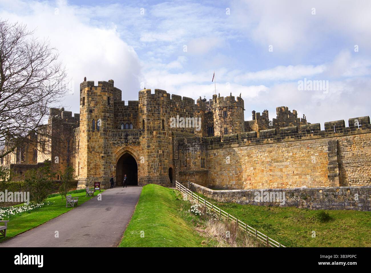 Alnwick Castle, Northumberland - where scenes from Harry Potter were ...