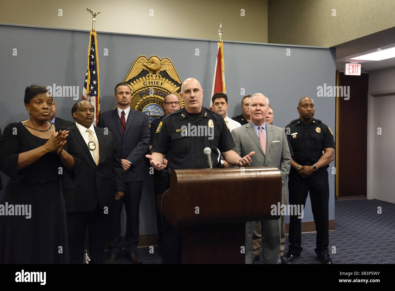 November 28, 2017 - Tampa, Florida, U.S. - While Tampa Mayor BOB ...