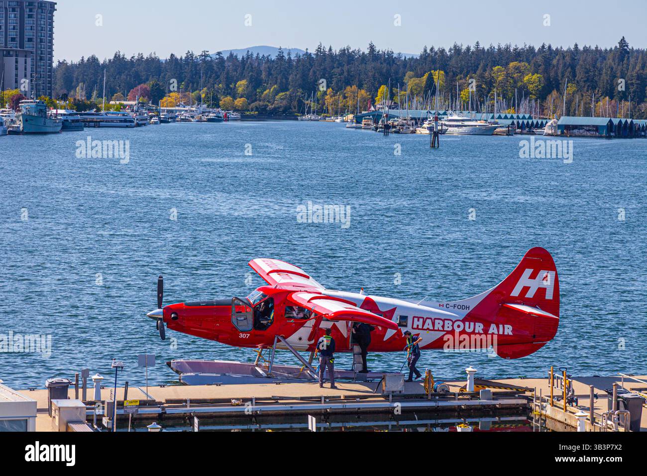 Red and White turbo Beaver floatplane ready for flight in Vancouver ...