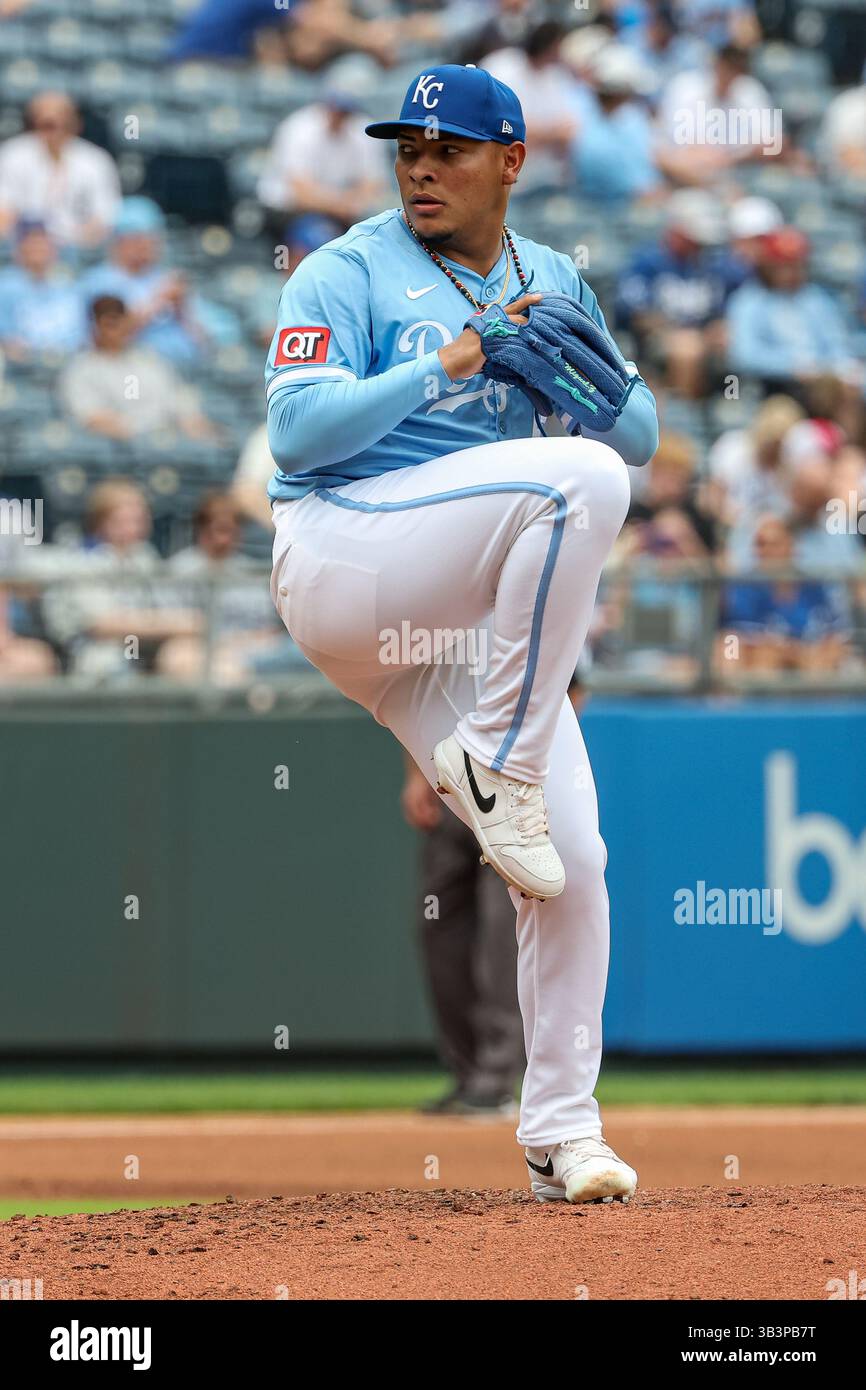 Kansas City, MO, USA. 24th Apr, 2025. Kansas City Royals relief pitcher ...