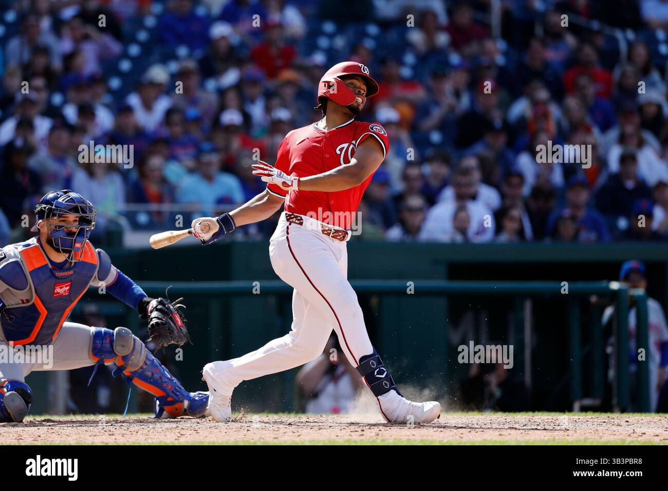 WASHINGTON, DC - APRIL 27: Washington Nationals third baseman José Tena ...