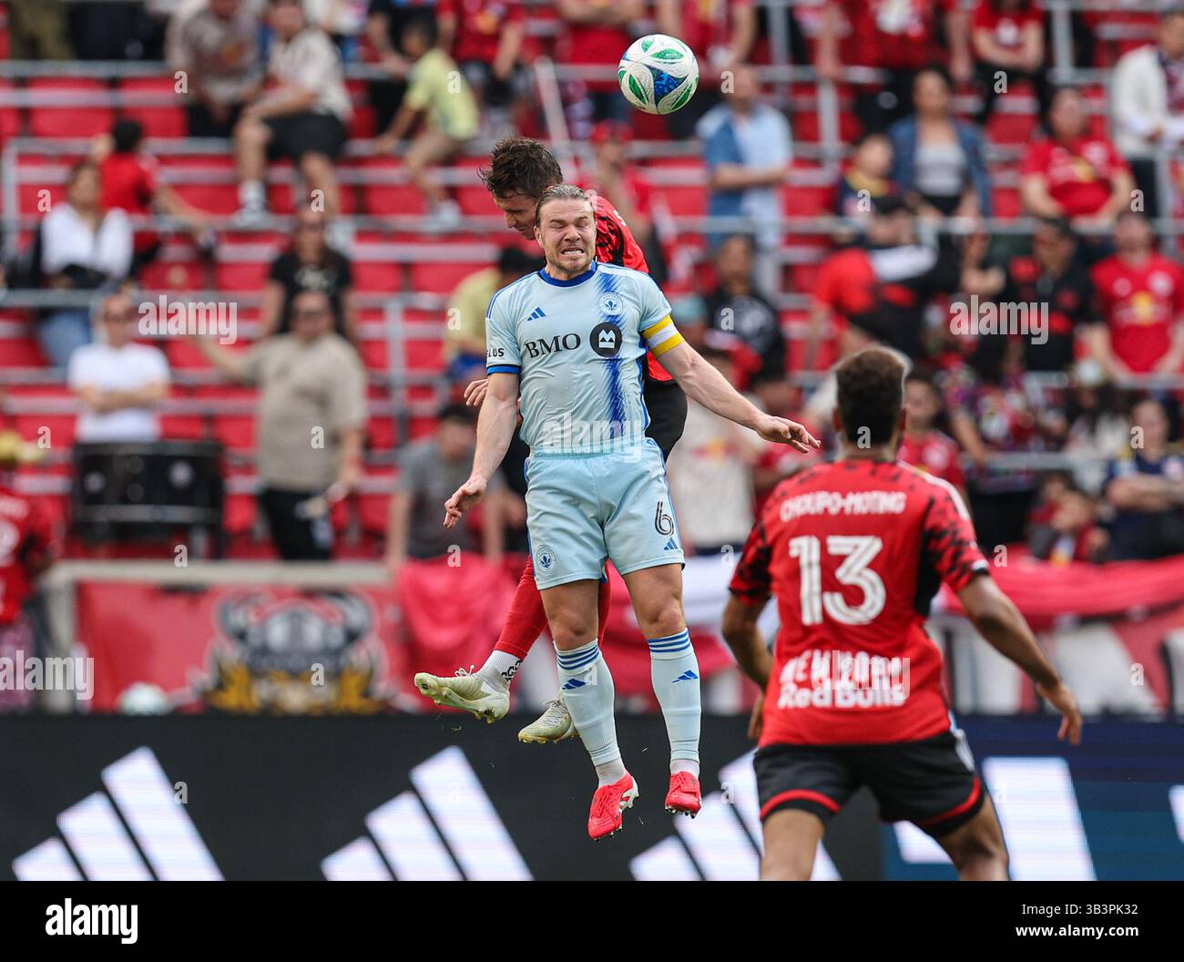 Harrison, NJ, USA. 26th Apr, 2025. New York Red Bulls midfielder Peter ...