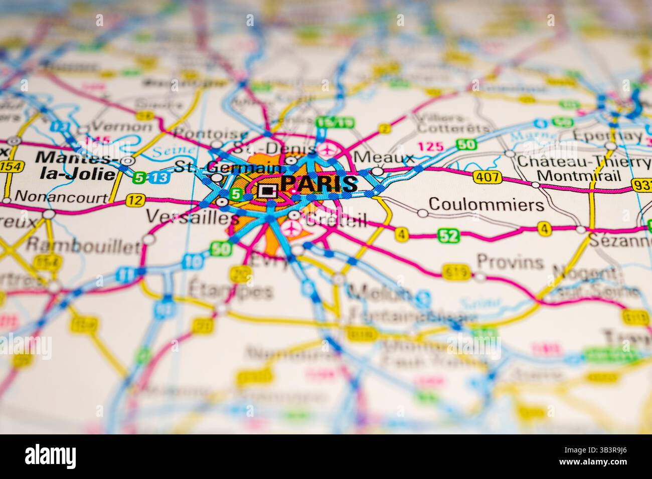 Zoomed in view of Paris on road map Stock Photo - Alamy