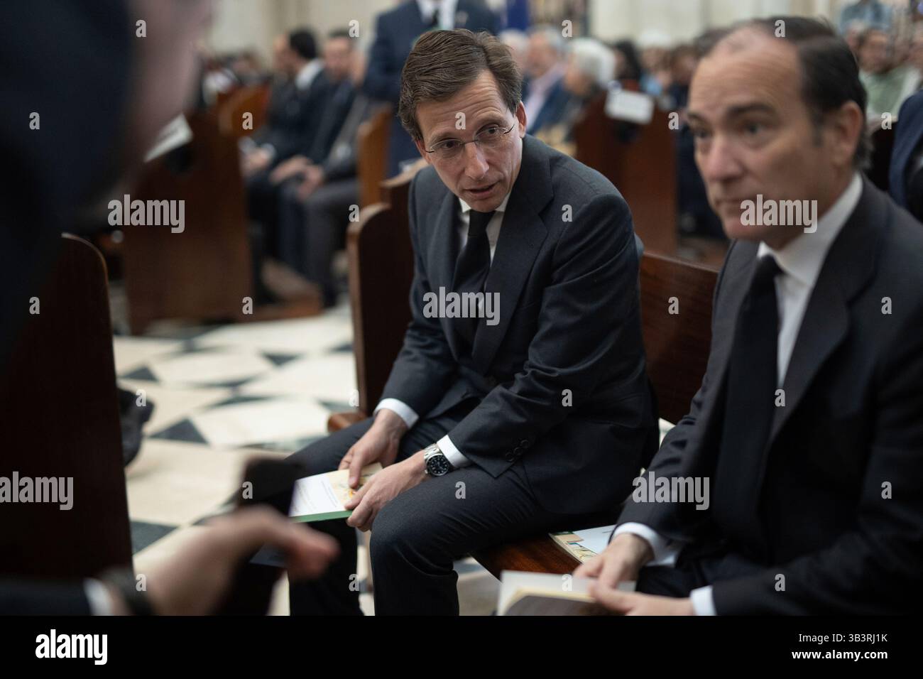 The mayor of Madrid, José Luis Martínez-Almeida, during the funeral ...