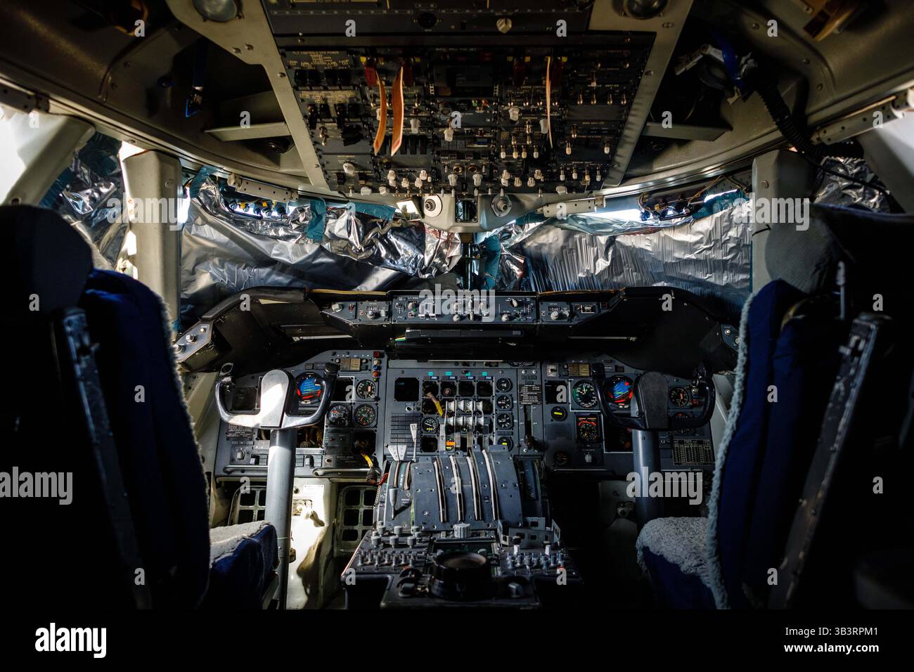 Boeing 747 1970 cockpit hi-res stock photography and images - Alamy