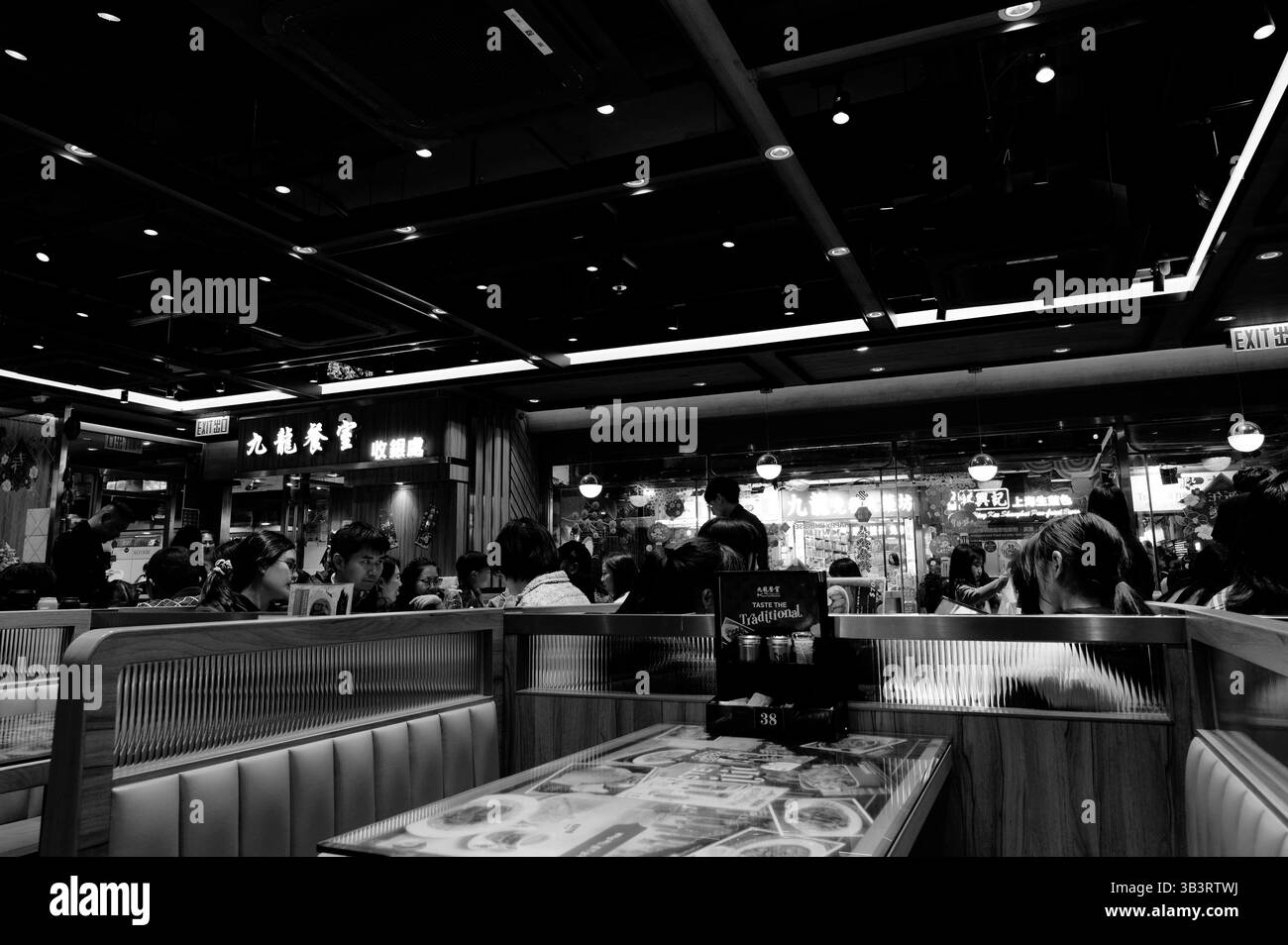 Busy booths and quiet chatter fill a Hong Kong cha chaan teng Stock ...