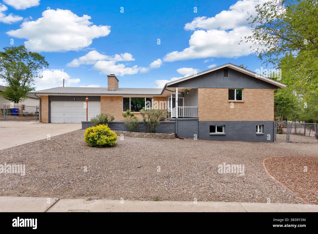 Charming brick house featuring hi-res stock photography and images - Alamy