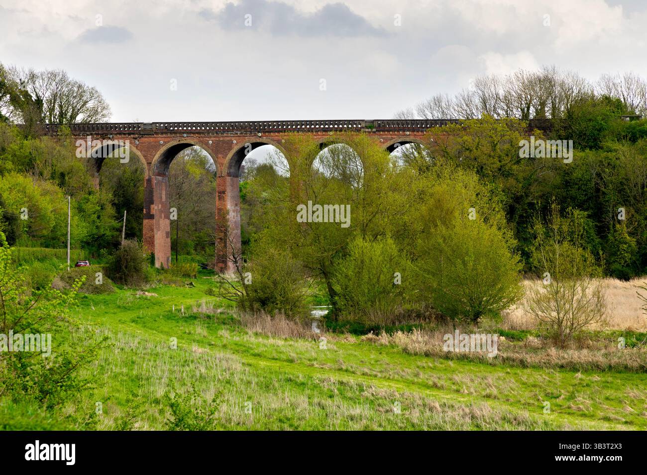 Arched brick railway bridges hi-res stock photography and images - Alamy