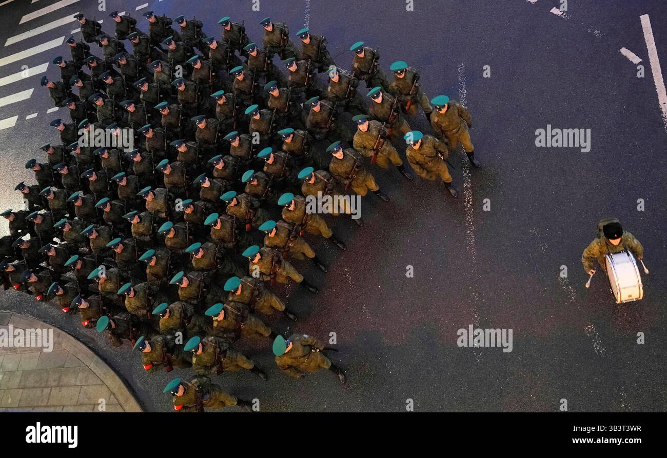 Troops march toward Red Square to attend a rehearsal for the Victory ...