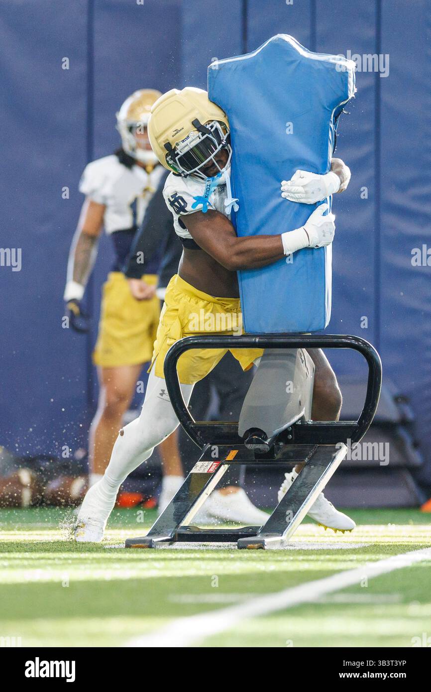 South Bend, Indiana, USA. 19th Mar, 2025. Notre Dame linebacker Jaylen ...