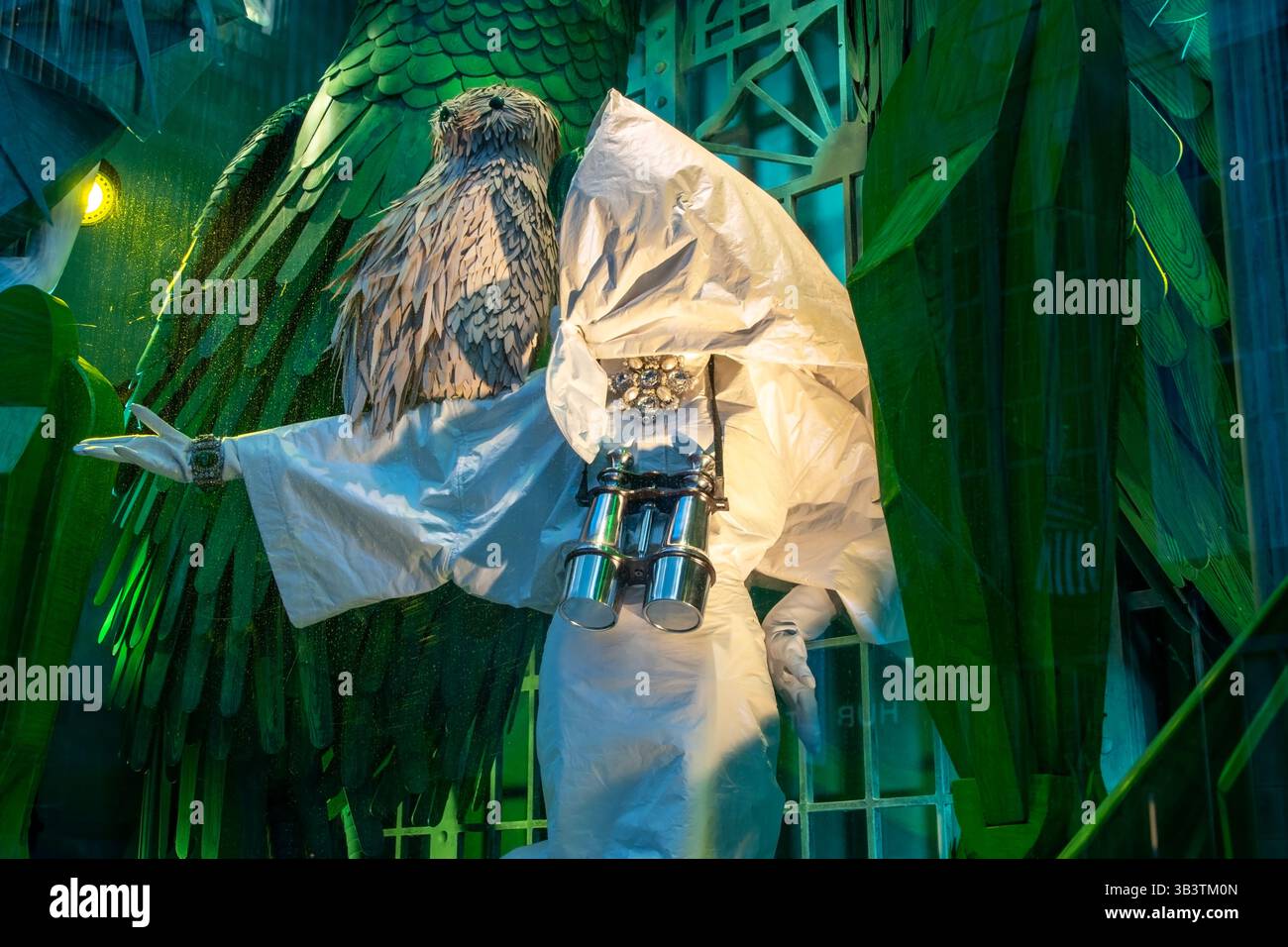 Manhattan upscale retail display Fifth Avenue Bergdorf Goodman ...