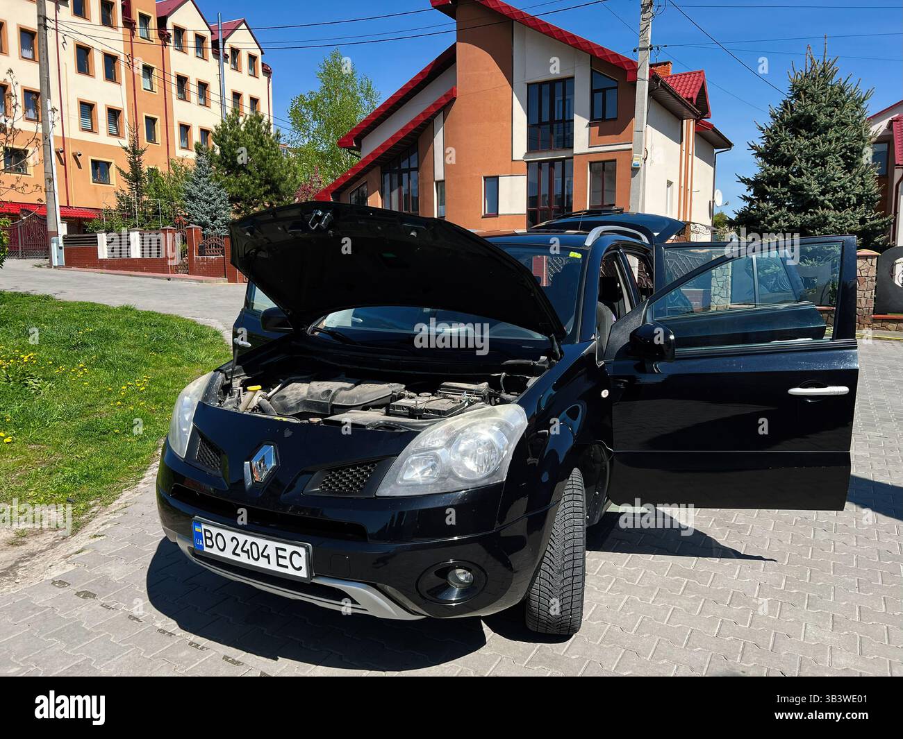 Kyiv, Ukraine - April 28, 2025: Car Renault Koleos maintenance ...