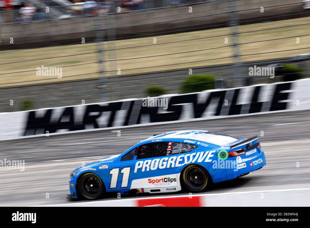 MARTINSVILLE, VA - MARCH 30: Denny Hamlin (#11 Joe Gibbs Racing ...