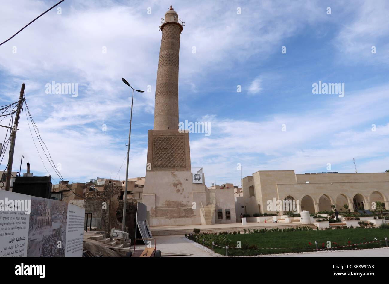 Mosul, Iraq. 28th Apr, 2025. The leaning Al Hadba minaret of Al Nuri ...