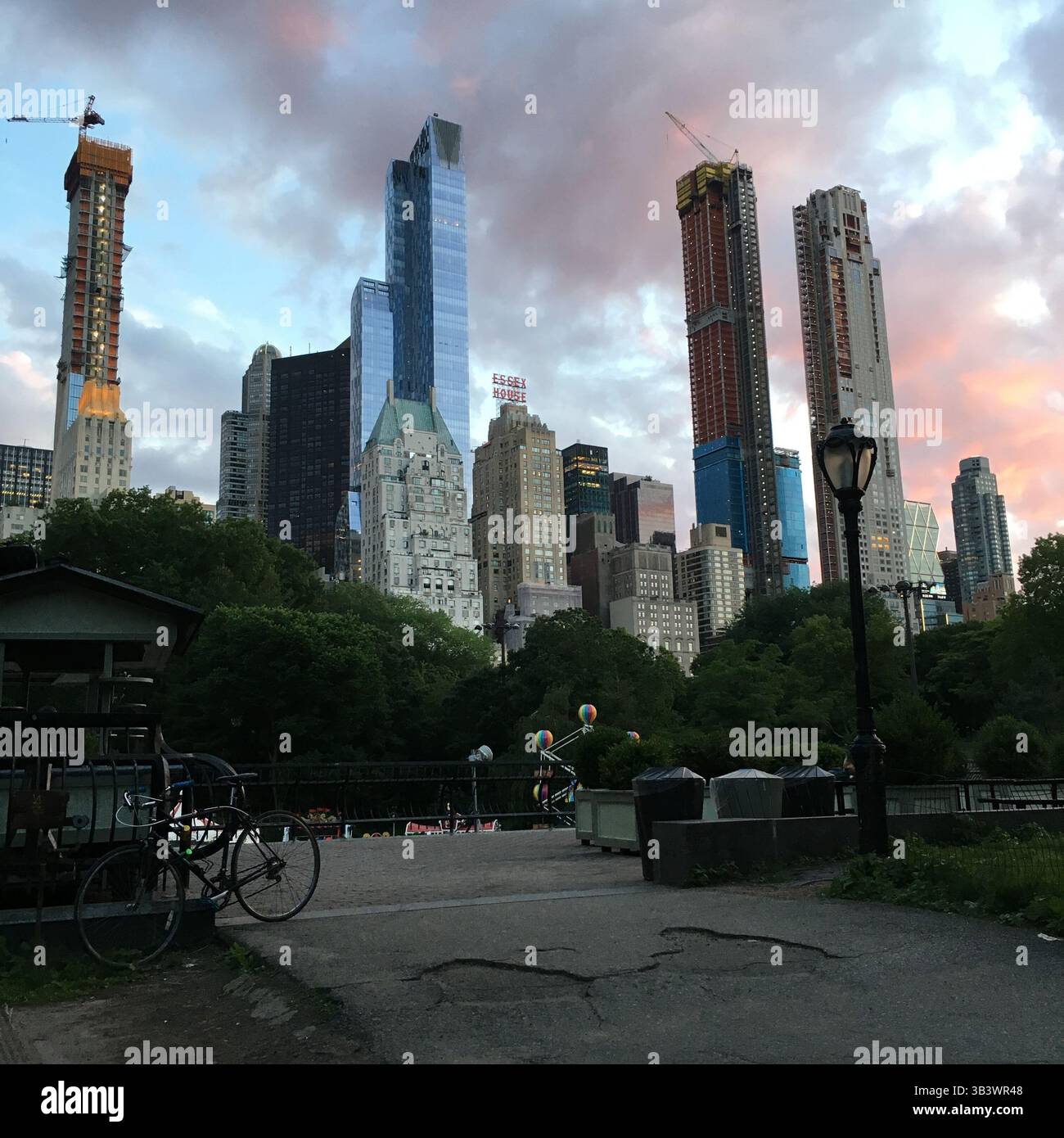 Manhattan’s movement unfolds in this shot of everyday life under the ...