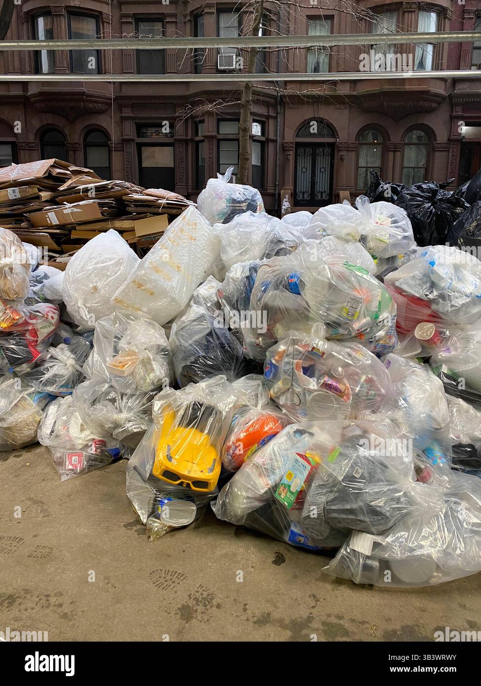 Intersection alive people walking hi-res stock photography and images ...