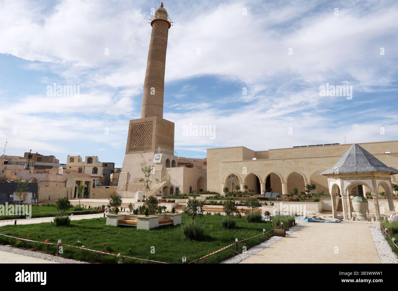 Mosul, Iraq. 28th Apr, 2025. The leaning Al Hadba minaret of Al Nuri ...