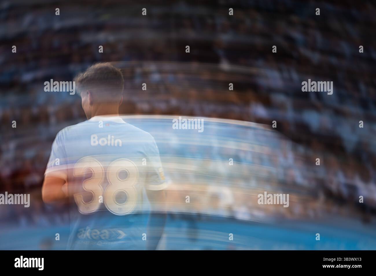 250429 Malmö FFs Hugo Bolin under fotbollsmatchen i Allsvenskan mellan ...